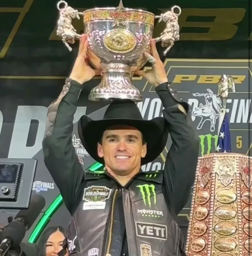 José Vitor Leme, de Ribas do Rio Pardo, é tricampeão mundial da PBR, o ...